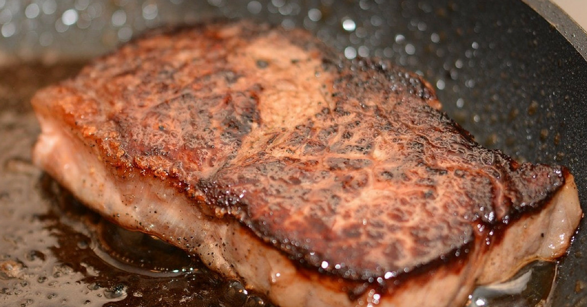 Truco genial: como freír un bistec sin ensuciar la cocina con aceite ...