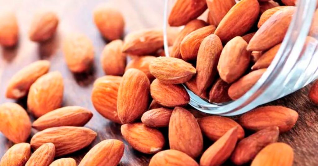 ¿Puede el consumo diario de almendras mantener lejos al médico?