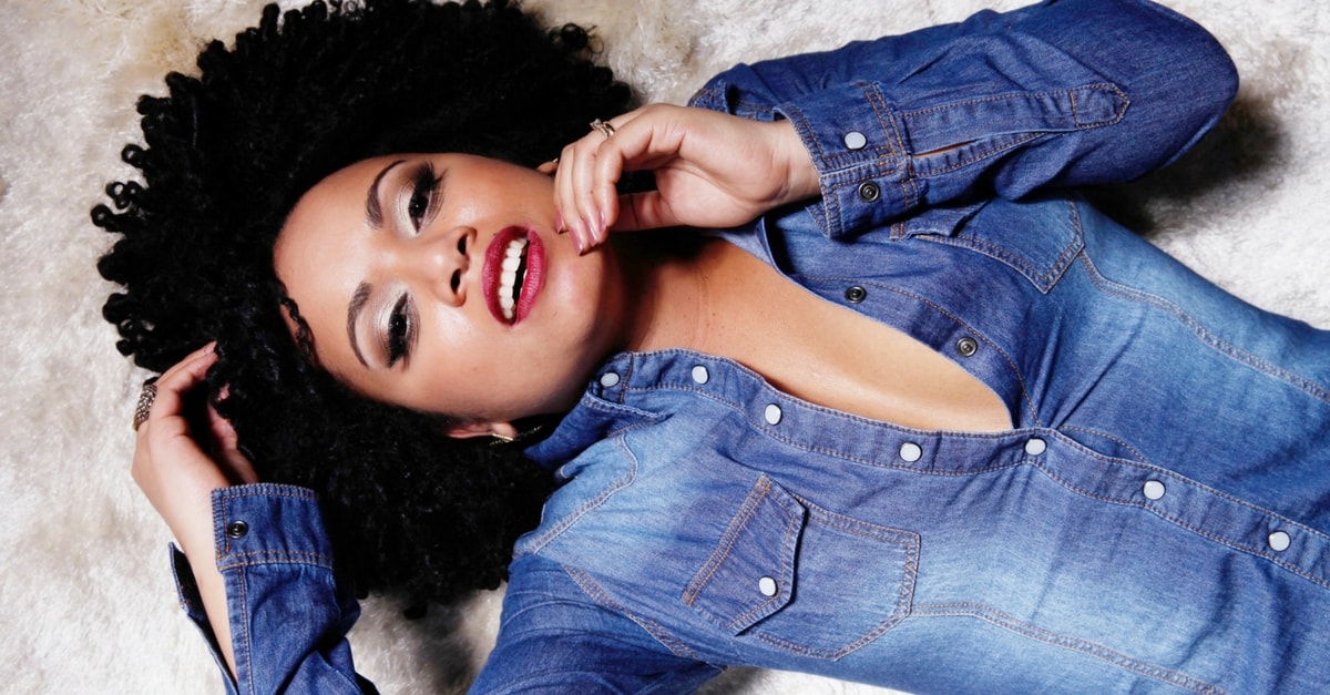 ¿Sabe cómo cuidar su pelo rizado?