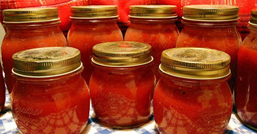 Cómo hacer conserva de tomate al natural