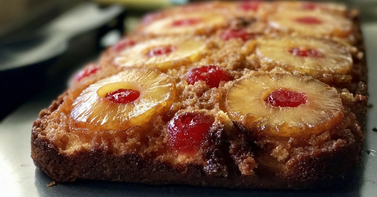 ¡Degusta un maravilloso pastel volteado de piña!
