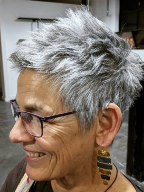 Grisáceo estiloso: 19 fotos que demuestran que las canas no envejecen