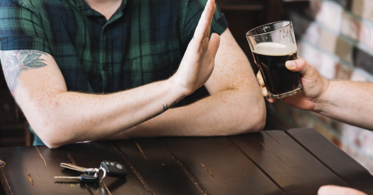 4 Razones por las que un hombre que no bebe alcohol es un buen partido