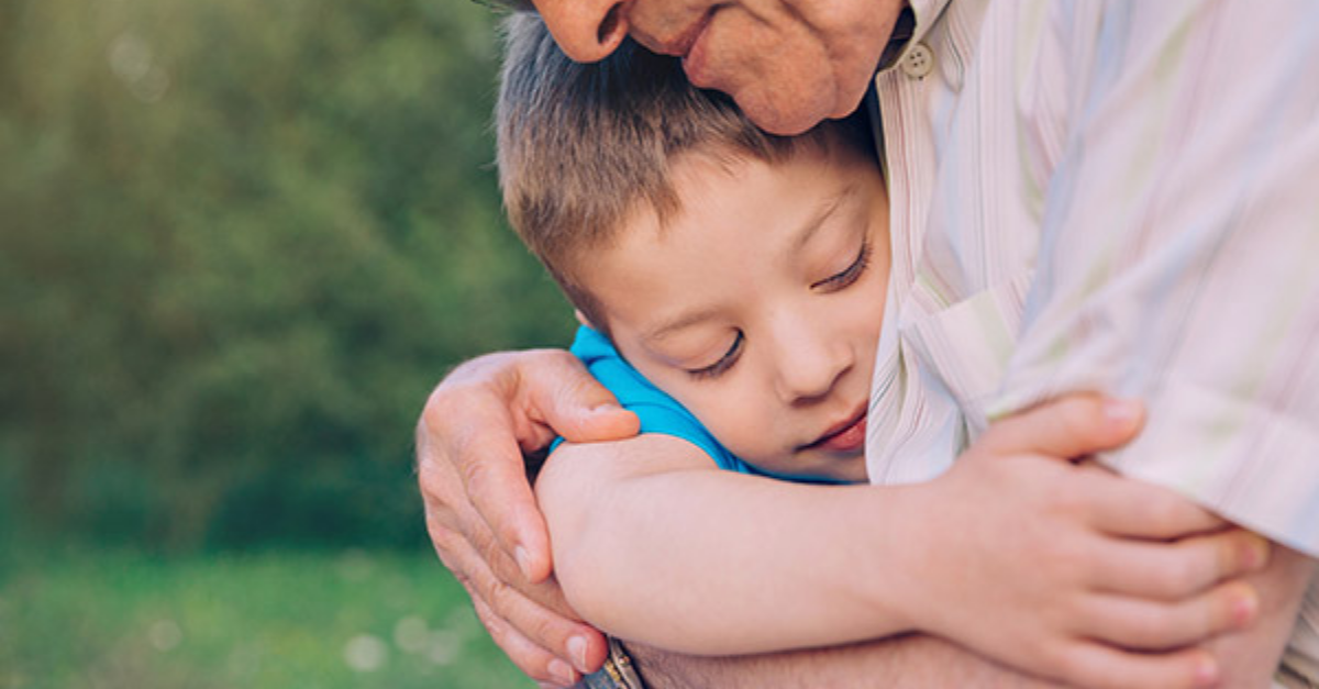 Los niños que reciben muchos abrazos tendrán un mejor desarrollo