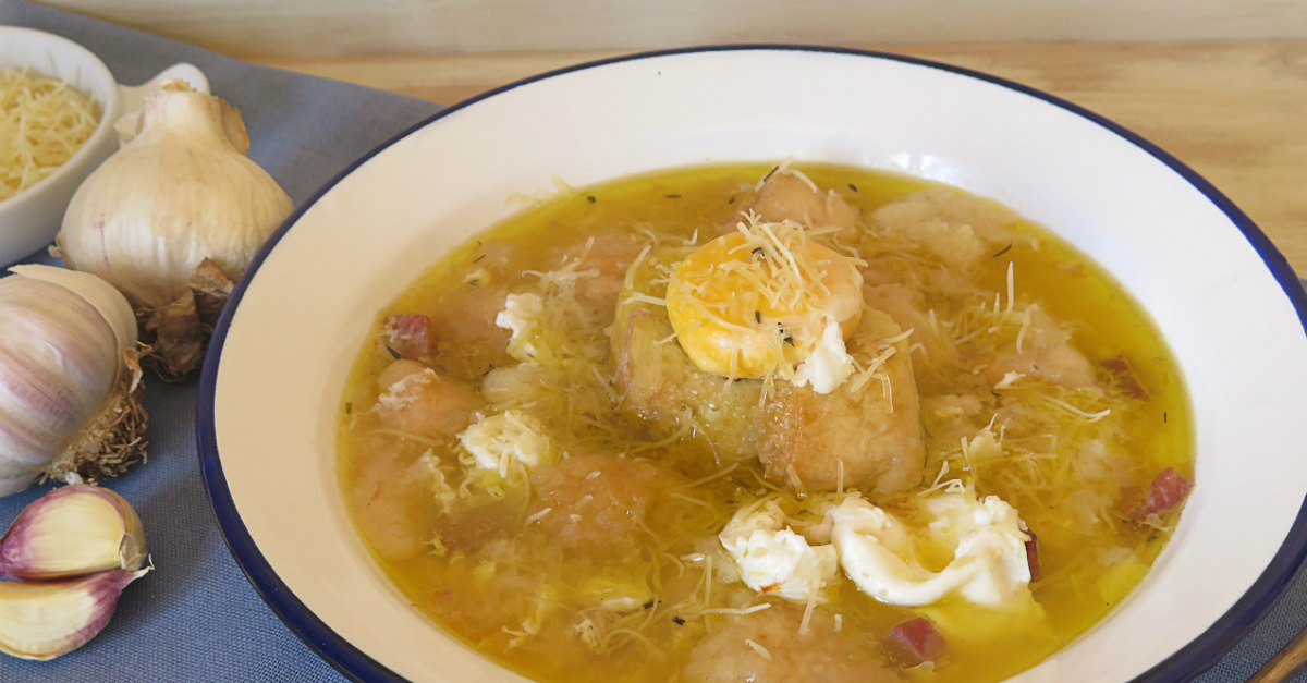 Sopa de ajo: receta y beneficios