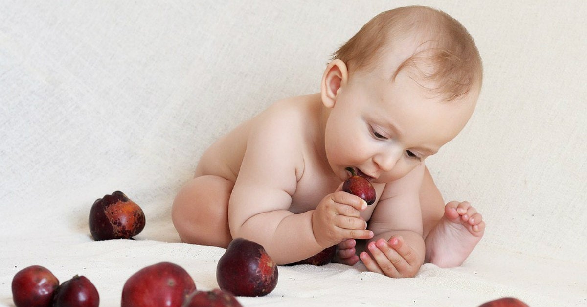 Cómo salvar a un bebé de un atragantamiento