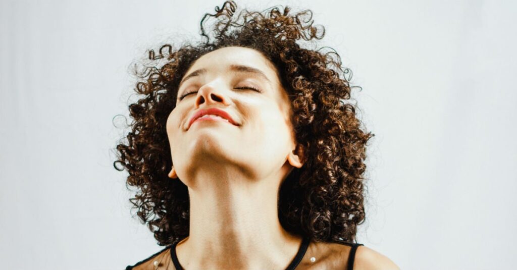 Cómo definir los rizos en casa