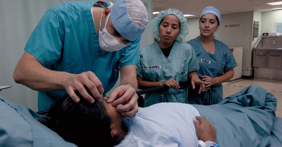 Cirugía de cataratas: cómo se realiza y cuáles son los riesgos