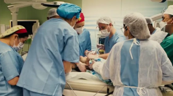 Los gemelos unidos por el cráneo fueron separados en la cirugía