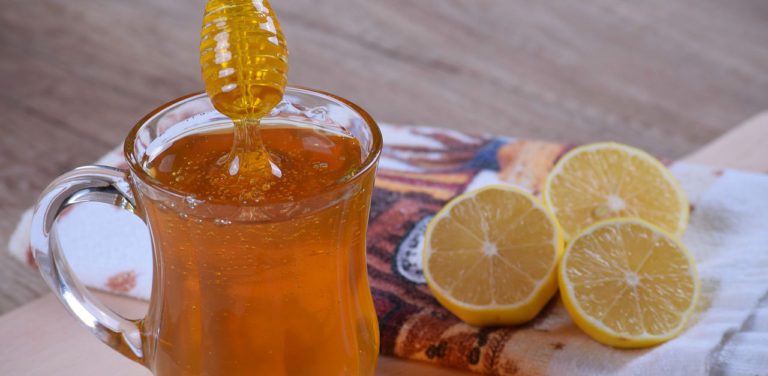 Miel con limón, la mezcla perfecta para preservar tu salud y tu belleza