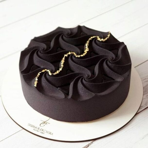 Unos postres negros que son ideales para acompañar una taza de té con ...