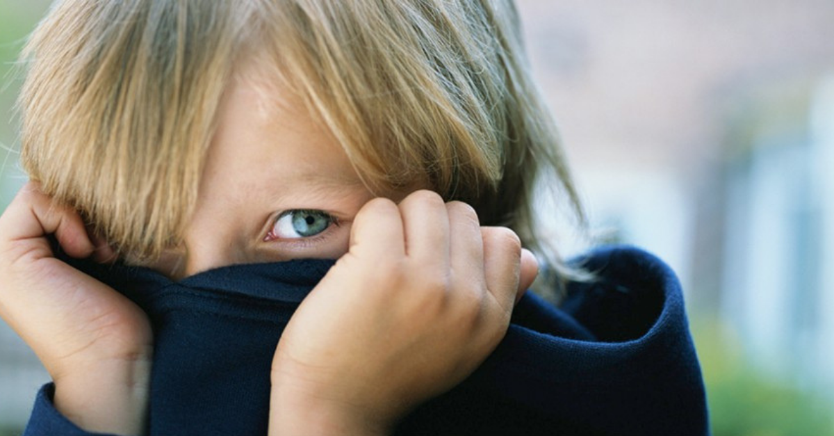 Qué es una persona introvertida y cómo ayudarla